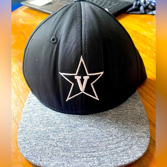 Captivating | Accessories | Youth Vanderbilt Hat | Poshmark